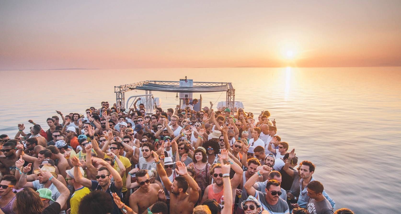 What is a Party Boat | The Ultimative Guide